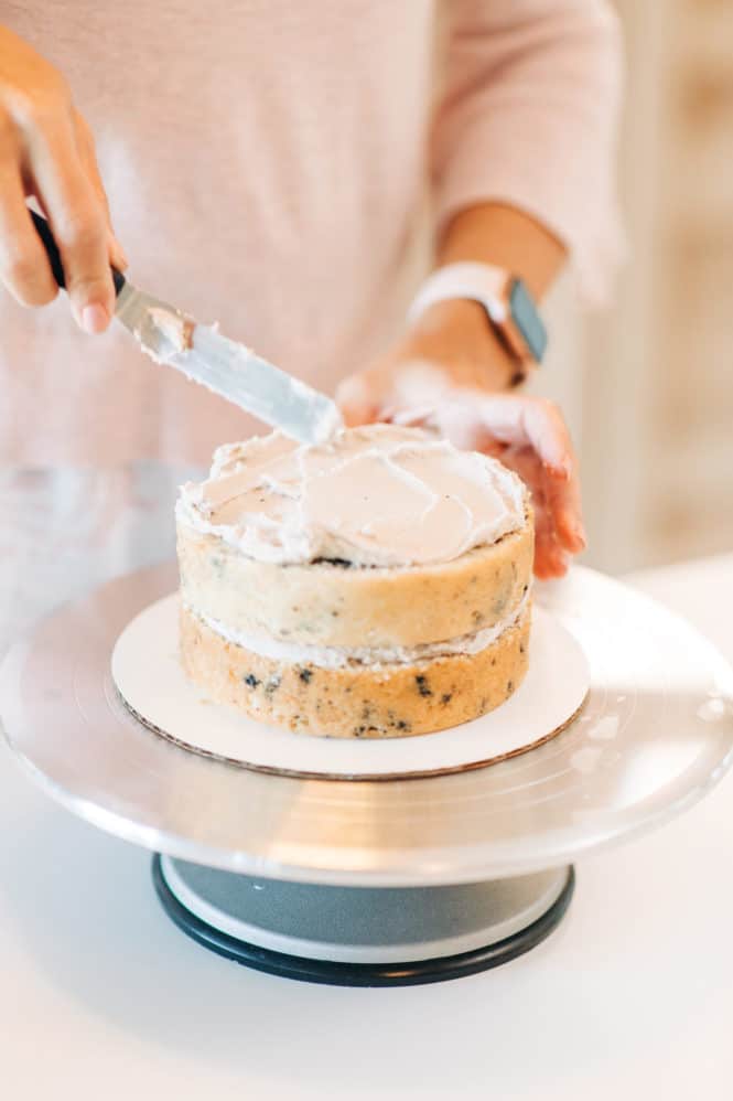 How To Stack A Layer Cake For Beginners - Mommy's Home Cooking