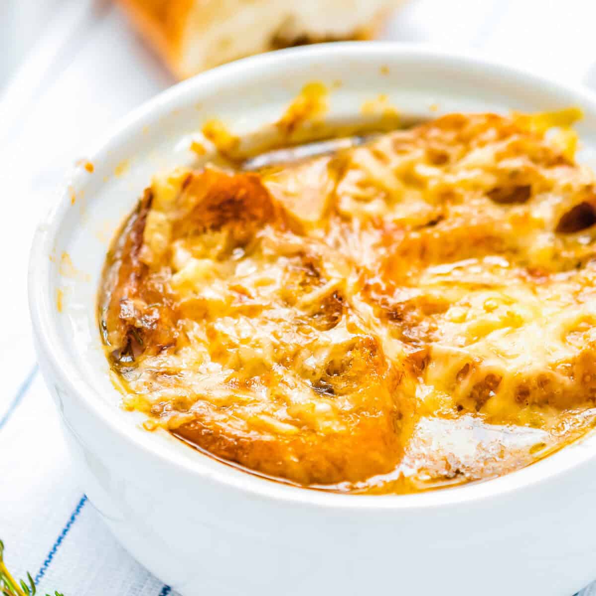 Easy Classic Onion Soup - Mommy's Home Cooking
