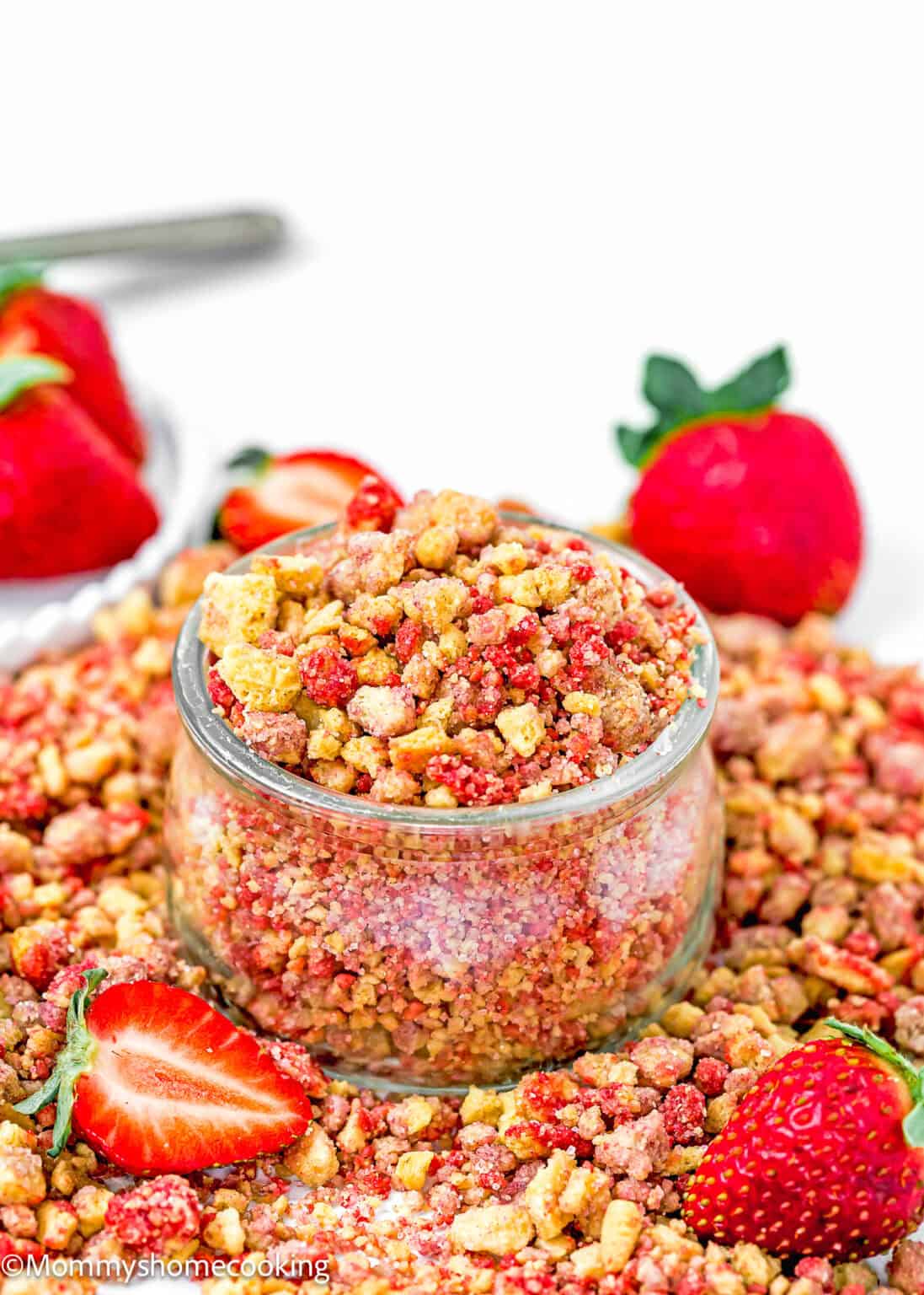 3 Ingredient Easy Strawberry Crunch - Mommy's Home Cooking