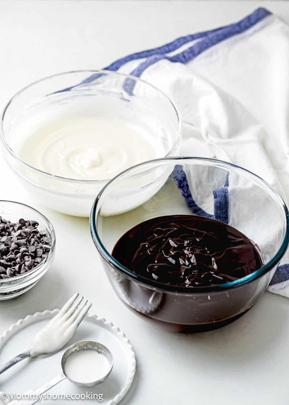 Easy Donut Glaze (Vanilla & Chocolate) - Mommy's Home Cooking